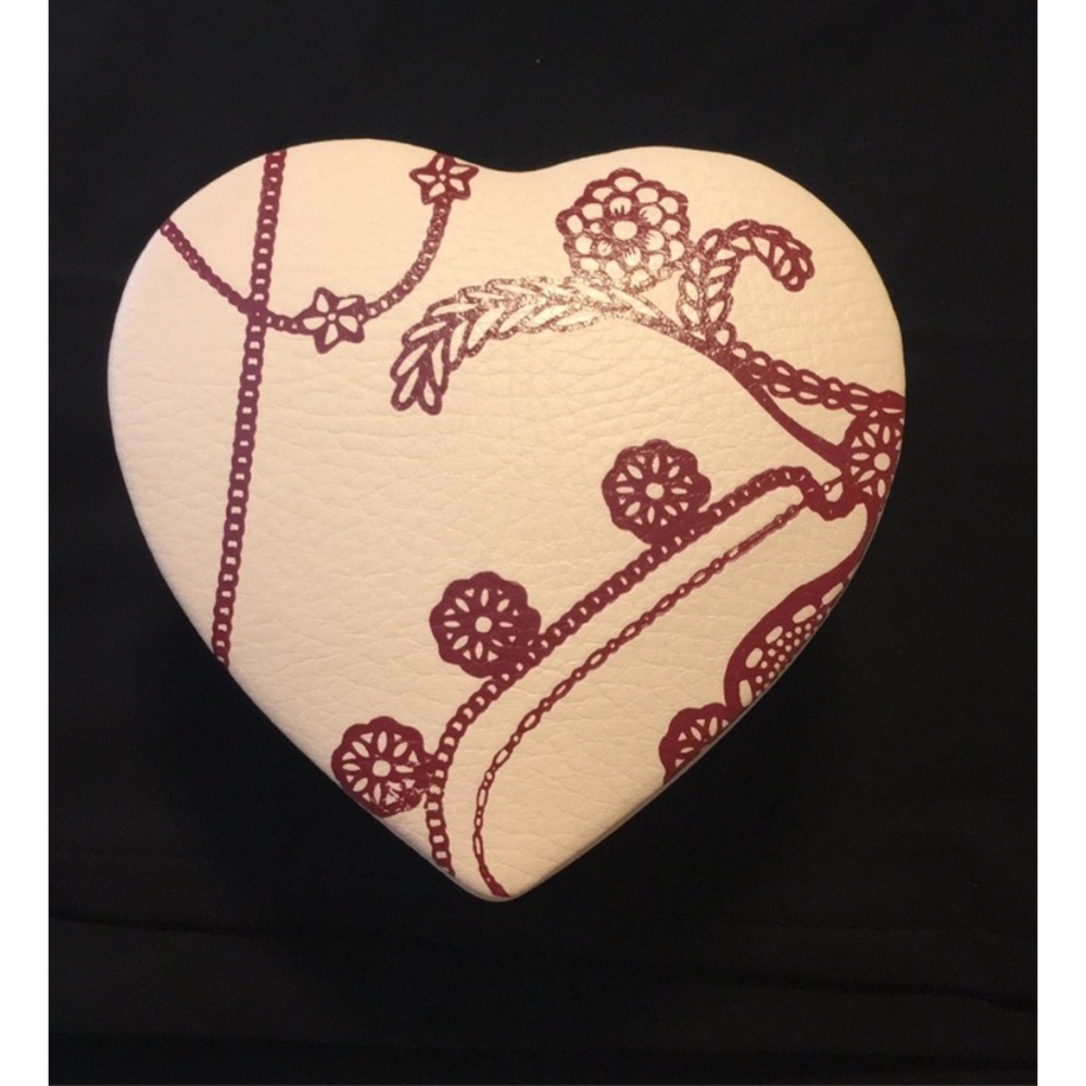 Genuine Leather Pandora Heart-Shaped Jewelry Box - Gem